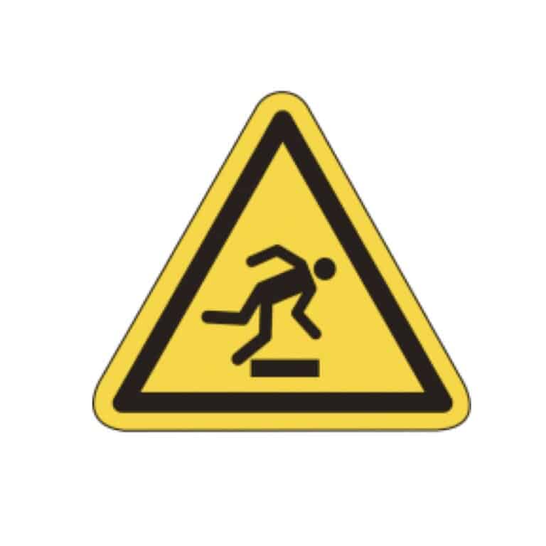 Warnschild als Symbol Warnung vor Stolpergefahr nach ISO 7010