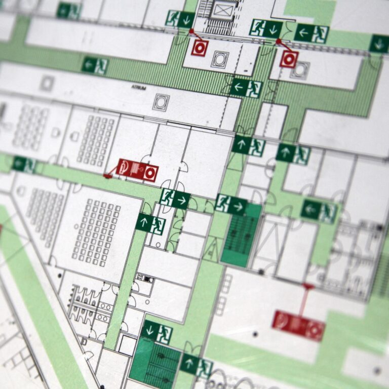 Evakuierung und Übung – Warum sie wichtig sind & wie wir helfen